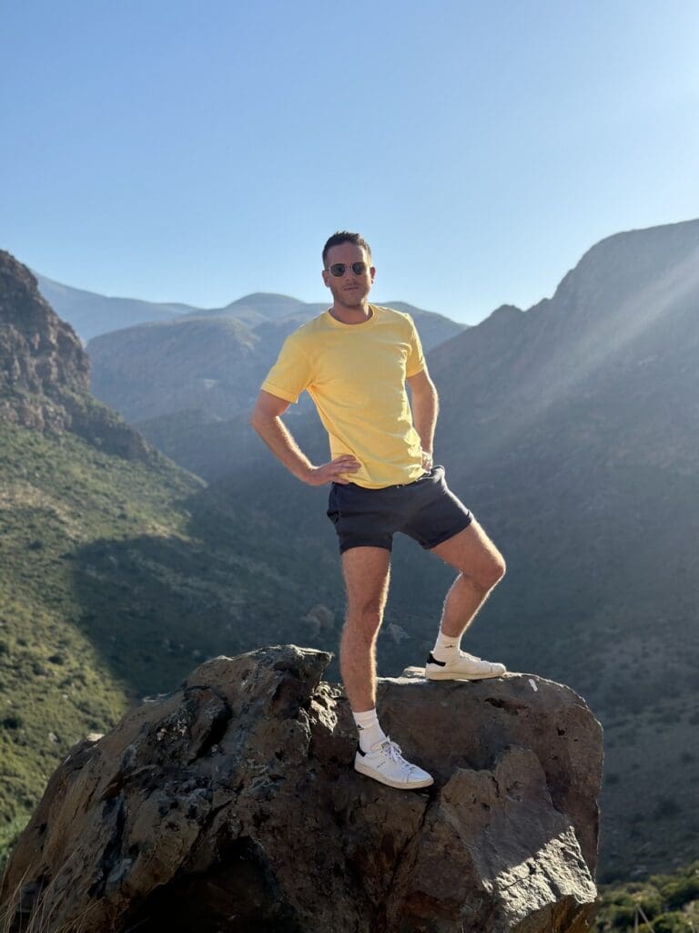 De Beroepsreiziger: Tom van 't Einde gaat niet zonder wereldstekker op reis | TripTalk